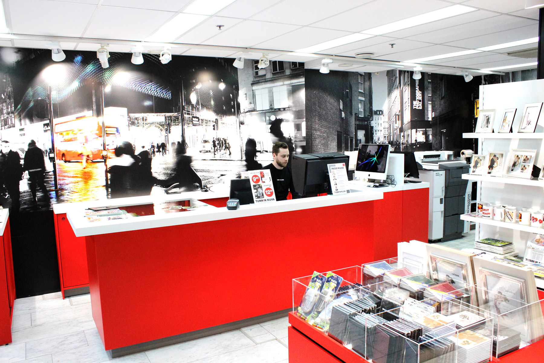 Tunnin Kuva Helsinki Ateneuminkuja / 2015 | Front