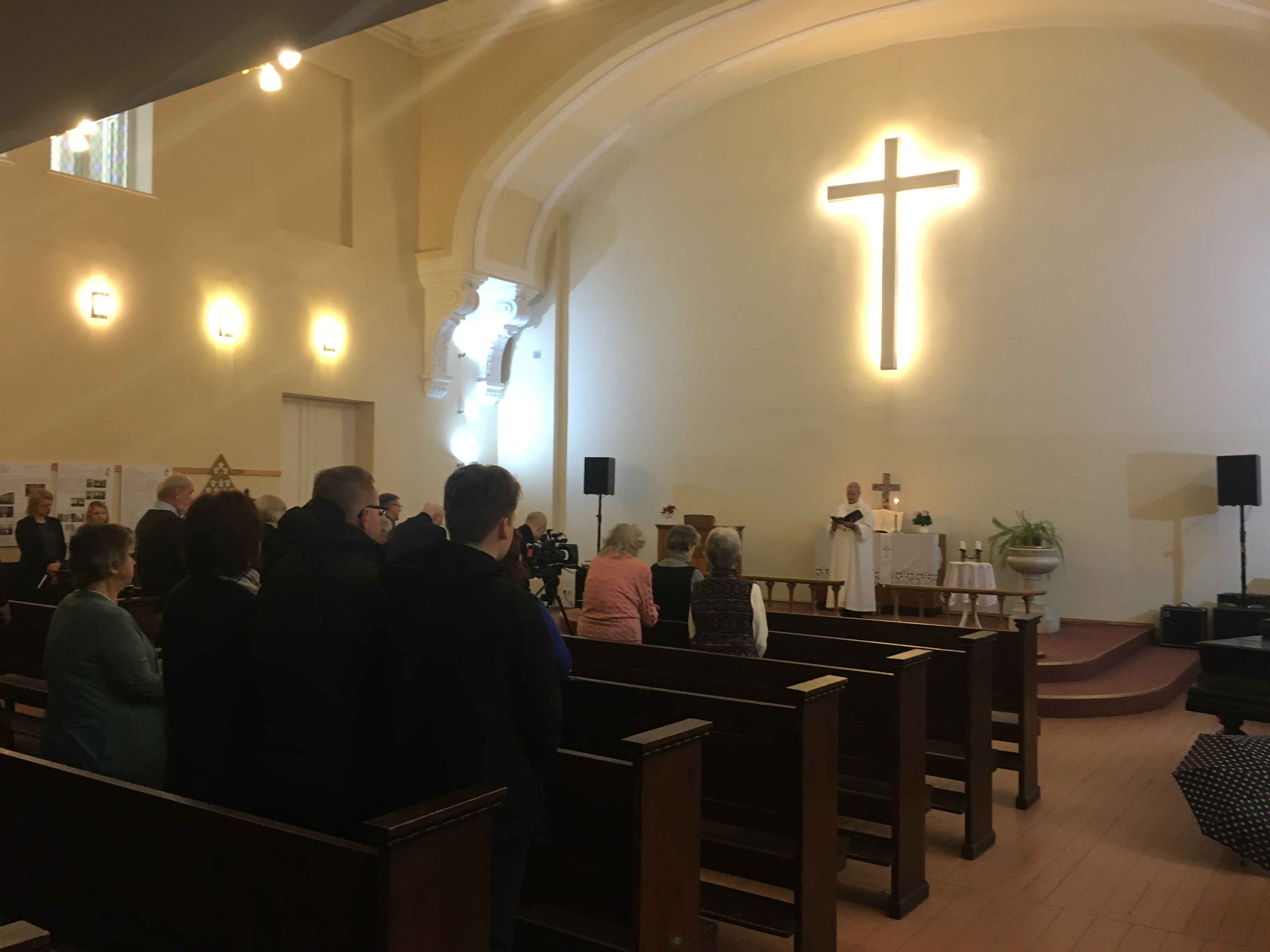 Draudzes garīgo vadību pārņem jauna mācītāja, teoloģe Dace Balode ...