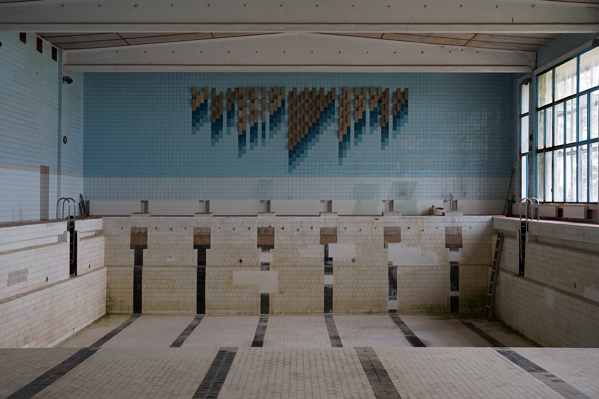 KAHHELDRAAL — Tartu Uus Teater