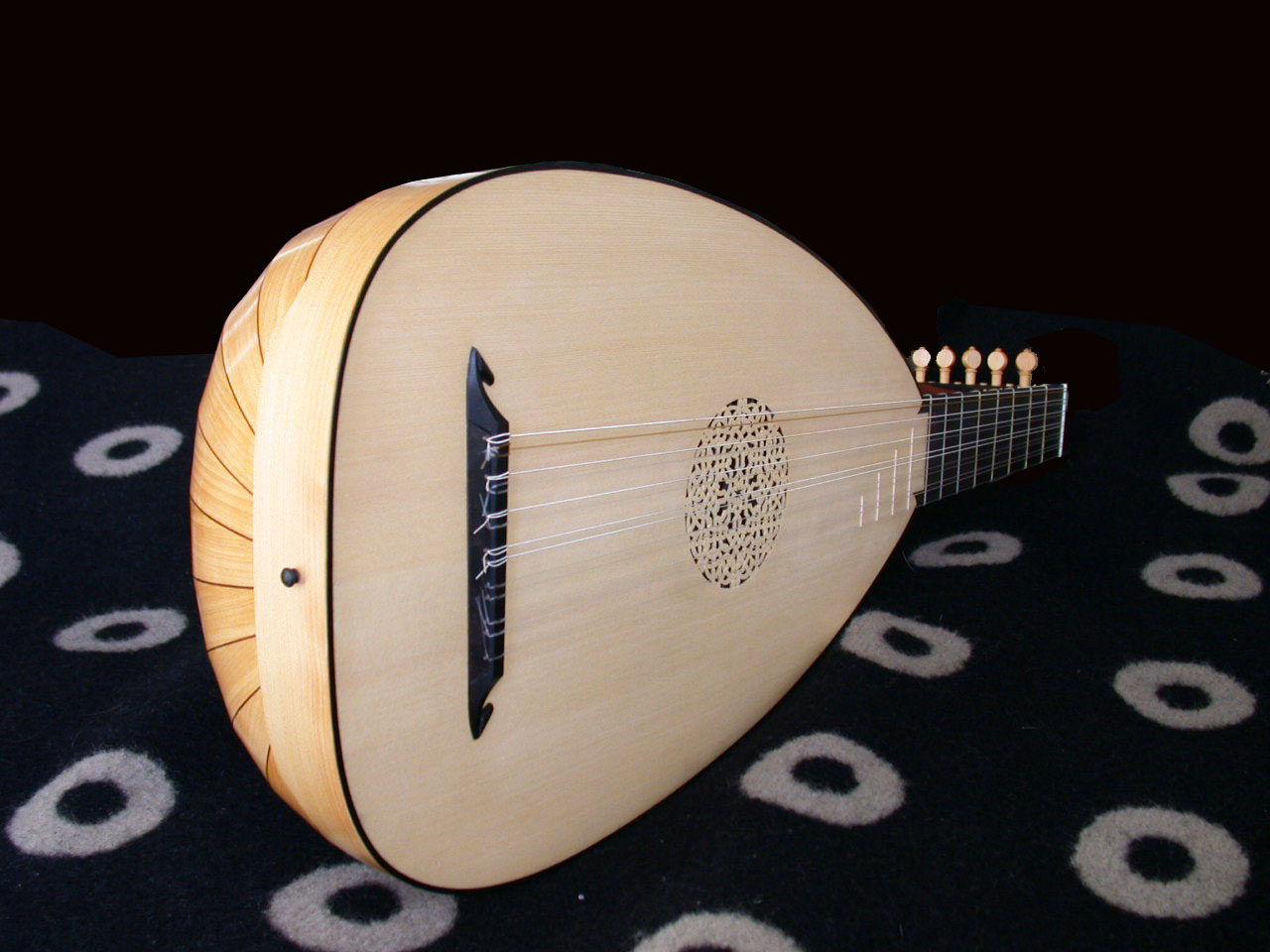 Lutes – Larstorressen