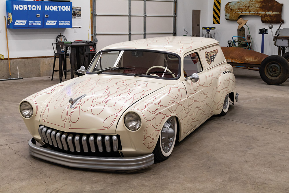 Weird is the new cool! Unique custom cars • Diskustom Magazine