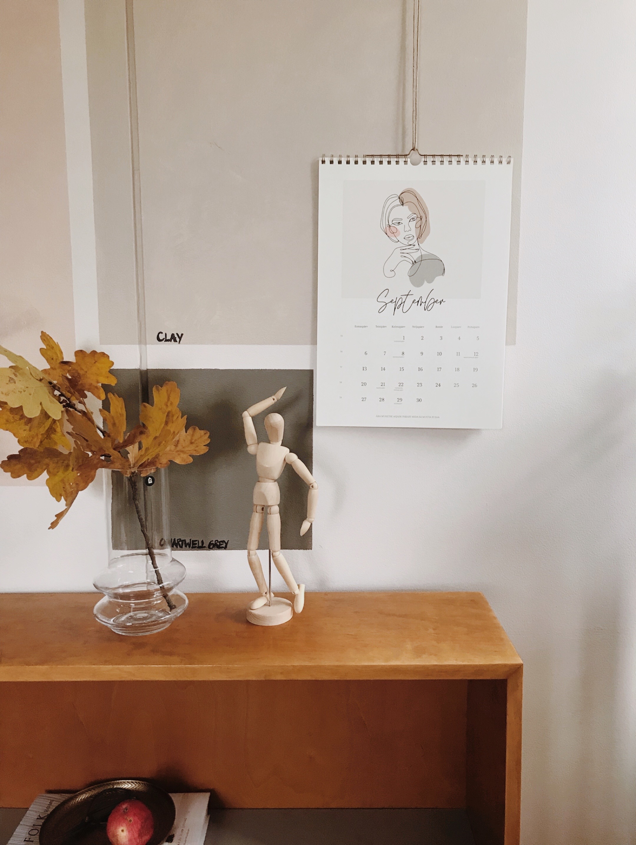 Puidust riiul, hall/puit - 80€ – Väike Mööblistuudio