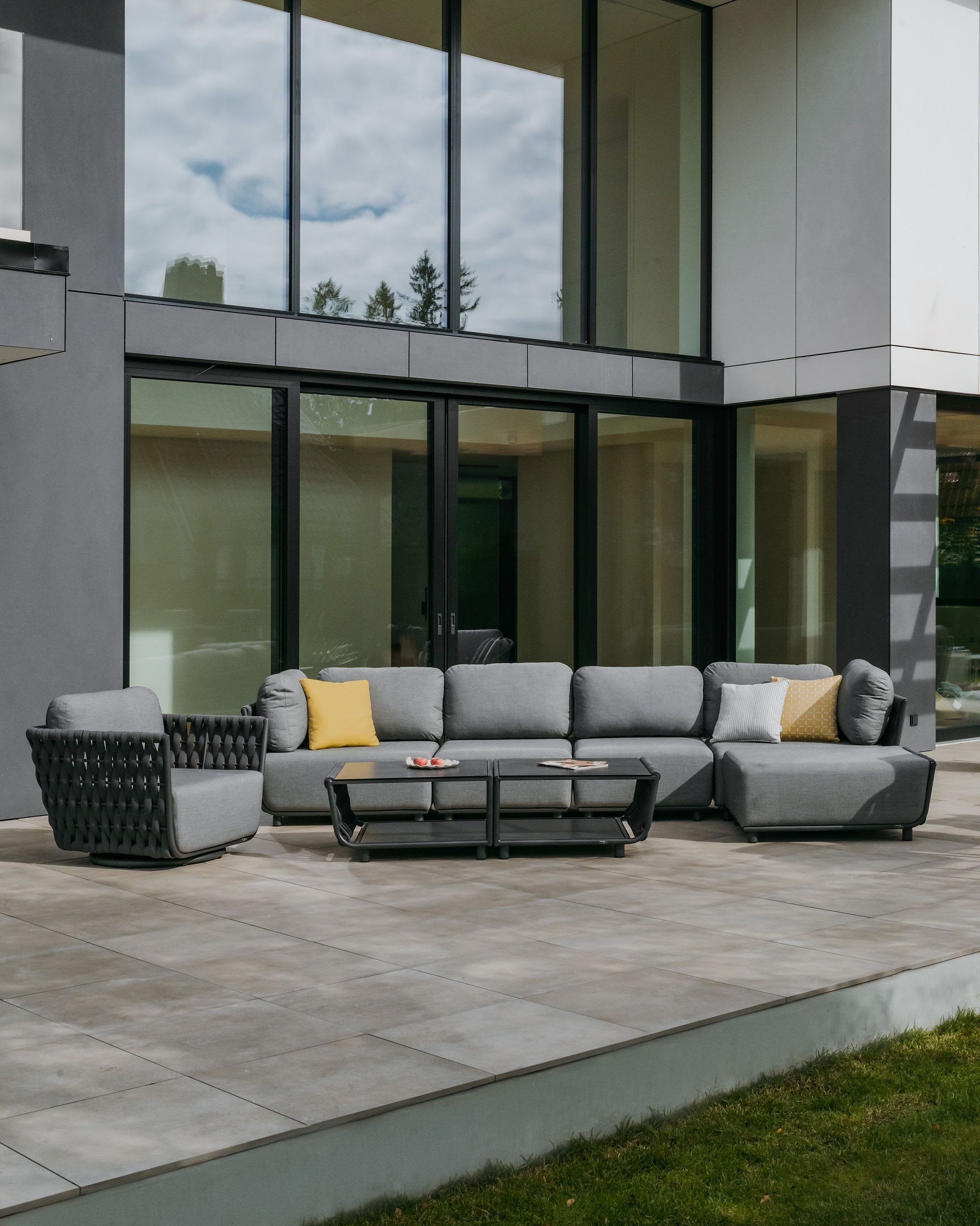 HUG armless sofa module - Liv Outdoor