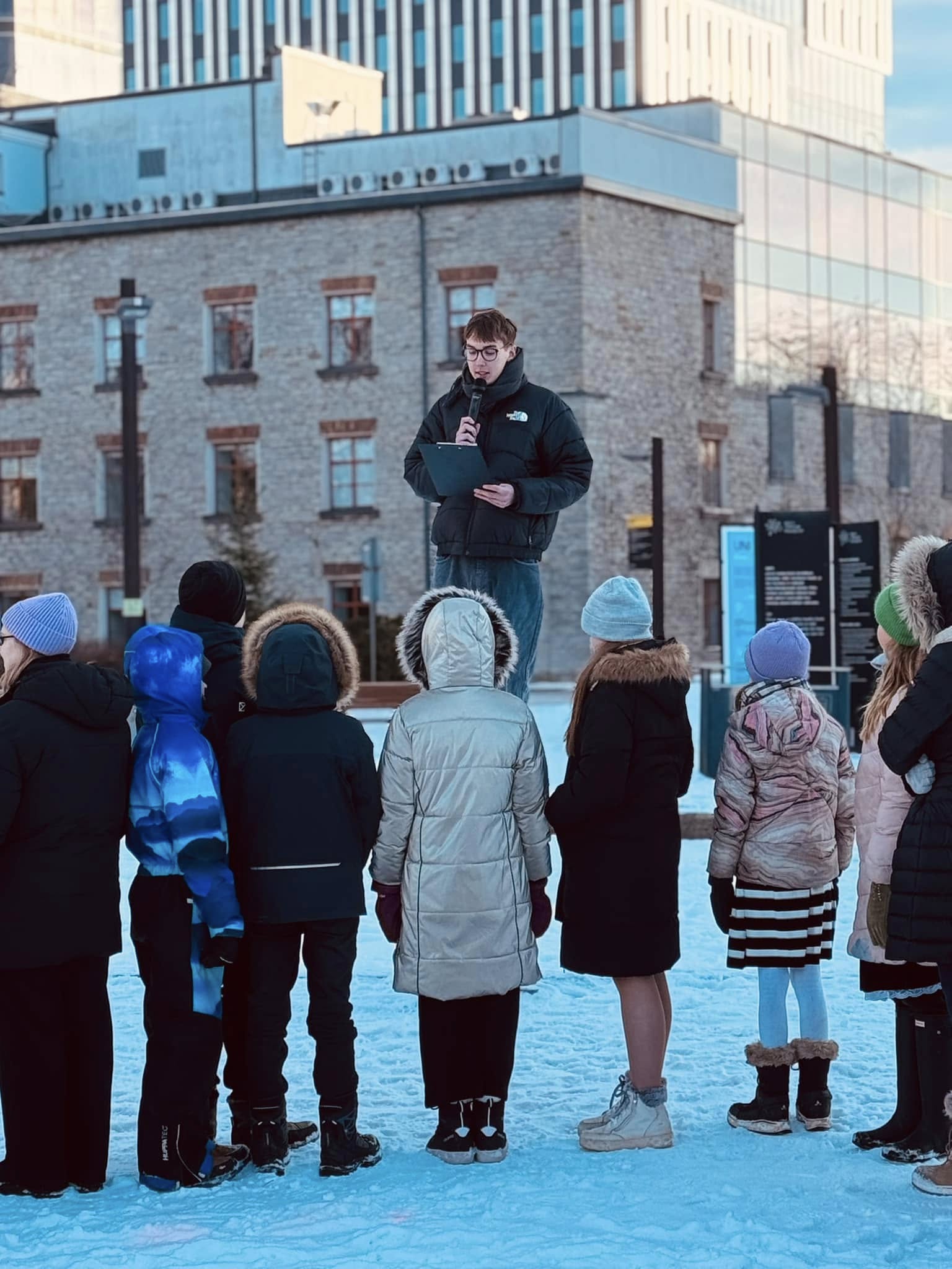 Esileht – Emili kool