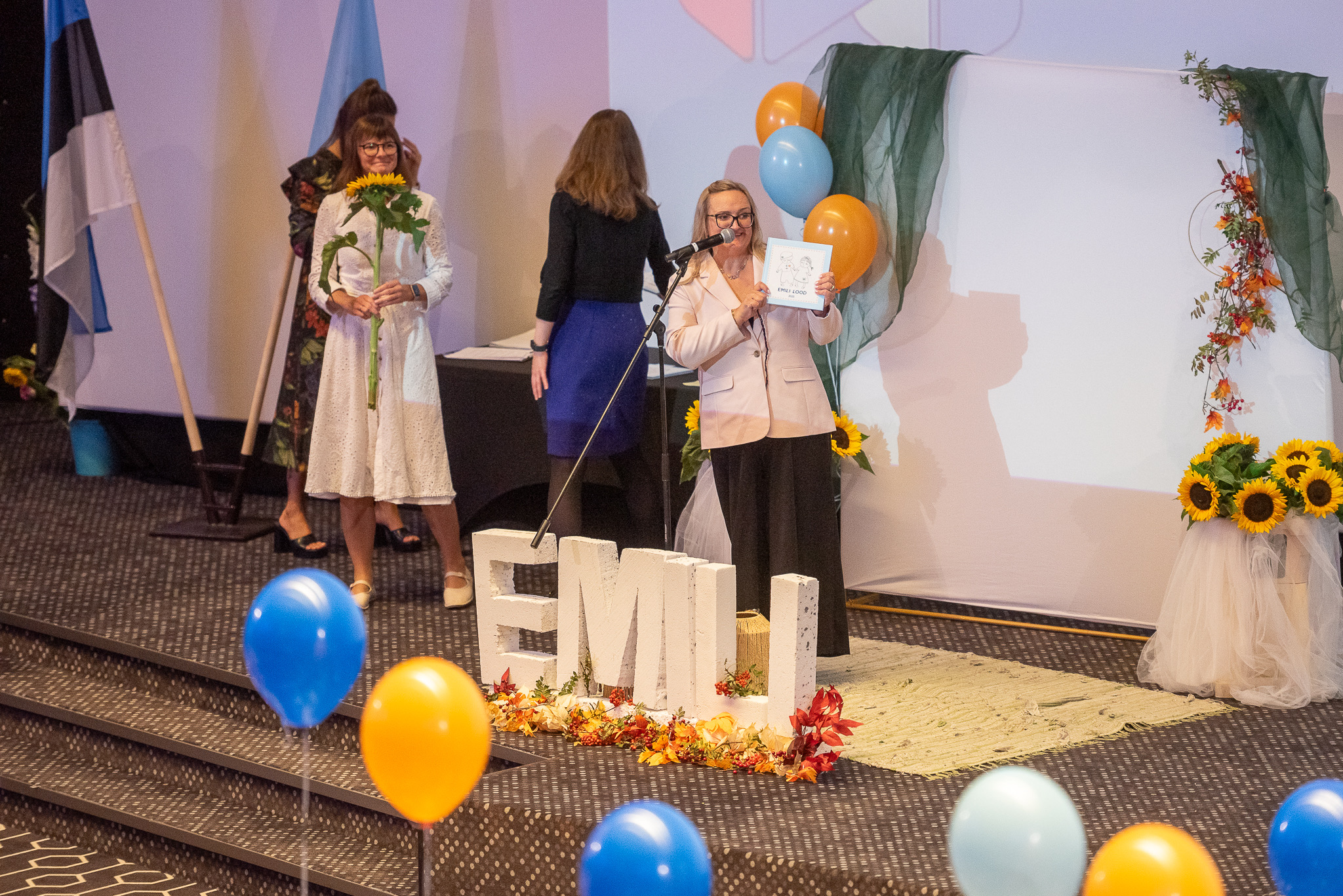 Esileht – Emili kool